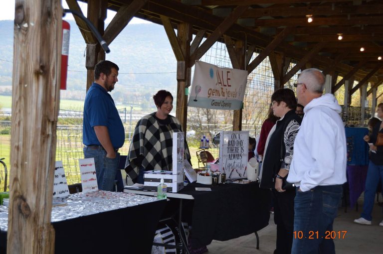 Christmas in the barns – Clinton County Fair